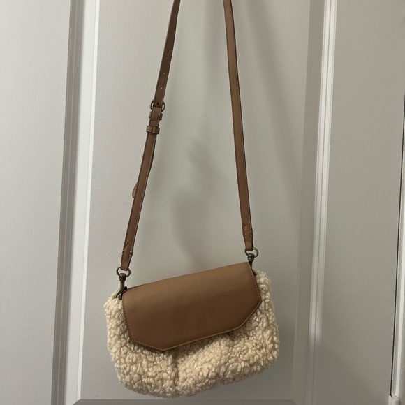 Universal Thread | Bags | Universal Thread Fluffly Crossbody Purse ...